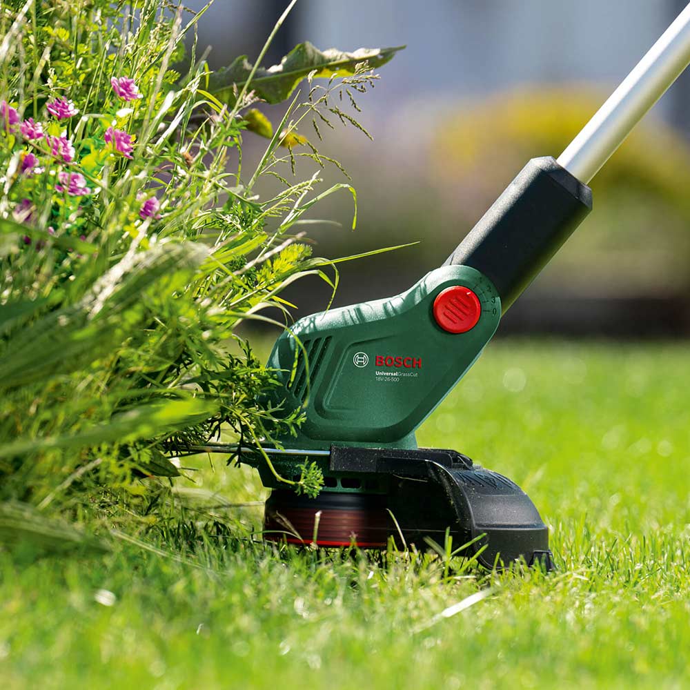 Bosch UNIVERSALGRASSCUT 18V 26 500 P4A 18v Cordless Grass Trimmer 260mm Grass Trimmers