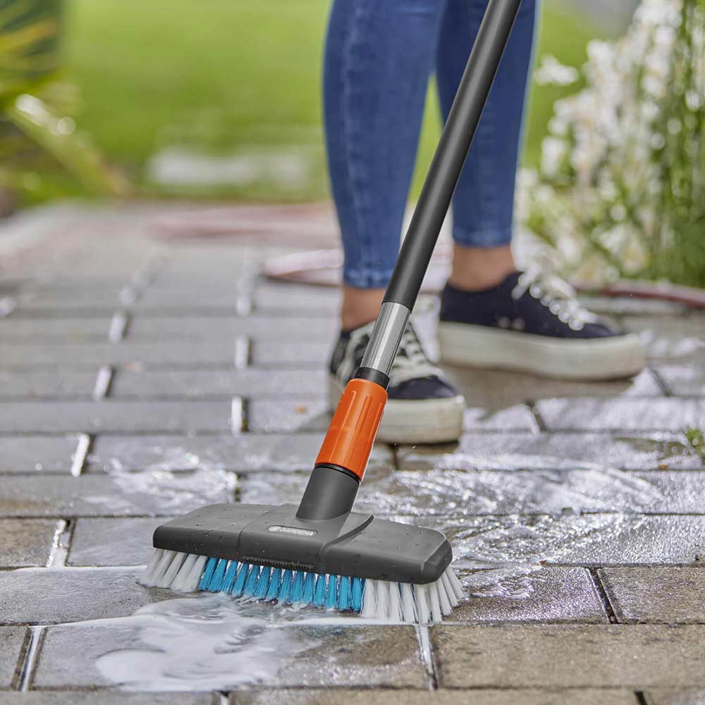 Gardena CLEANSYSTEM Running Water Handle Patio Cleaning Brush Set Running Water Systems